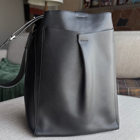 Everlane | Bags | Everlane The Studio Bag In Black Leather | Poshmark